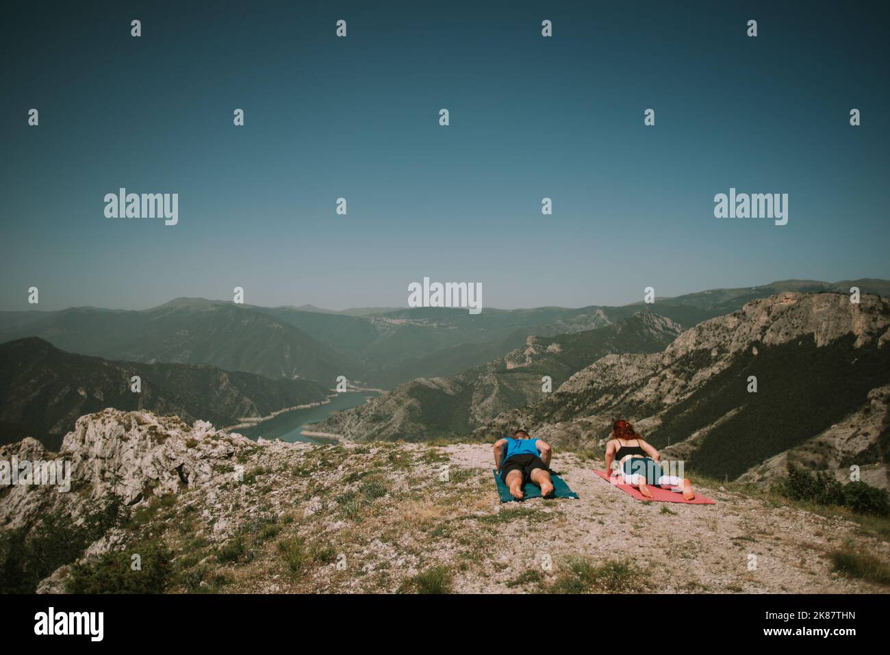Two workout partners doing hi-res stock photography and images - Alamy