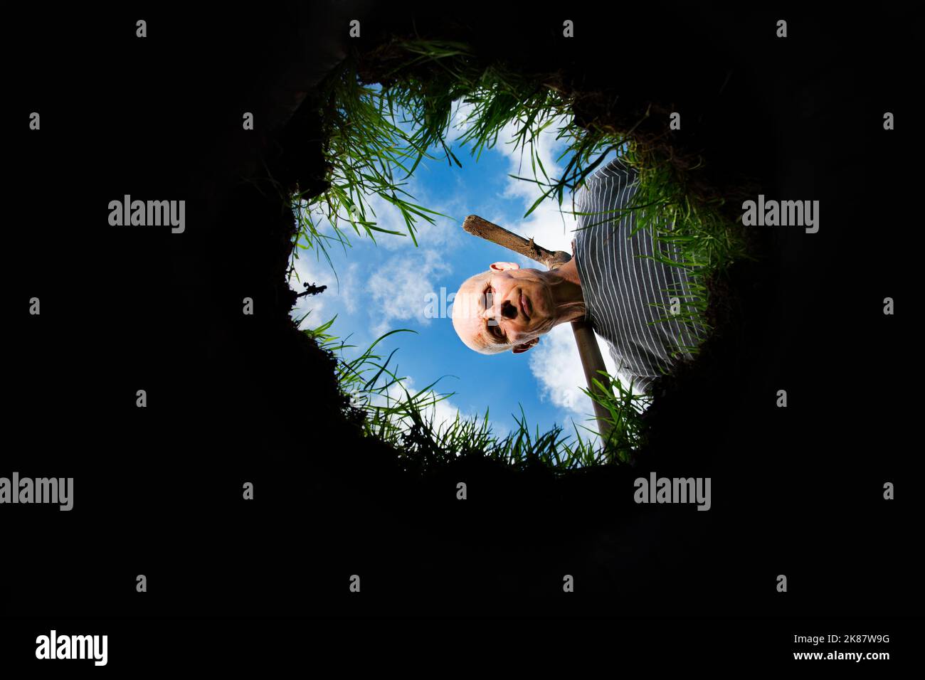 A man looking into a hole Stock Photo - Alamy