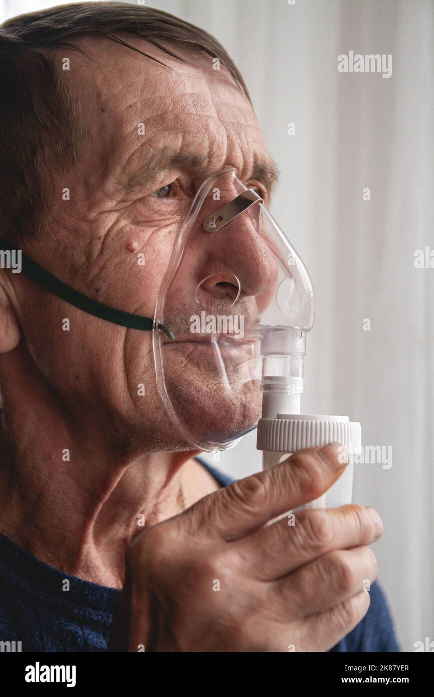 elderly senior with an oxygen mask in quarantine Stock Photo - Alamy