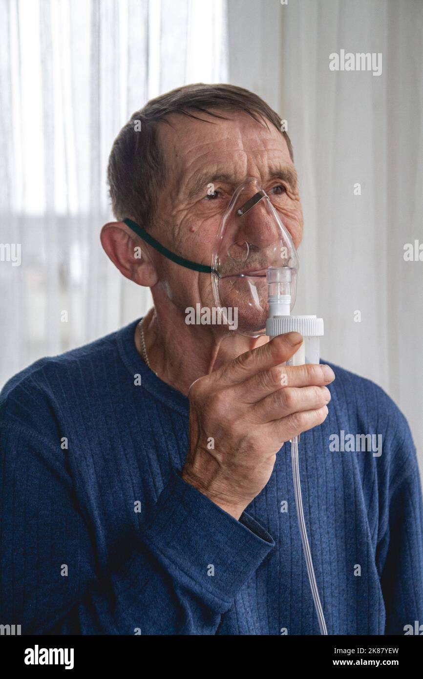 elderly senior with an oxygen mask in quarantine Stock Photo - Alamy