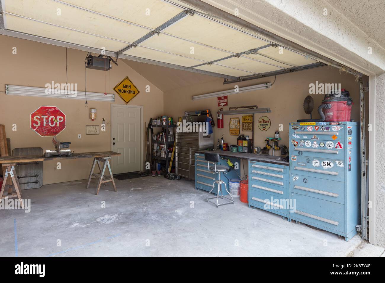 Garage interiors hi-res stock photography and images - Alamy