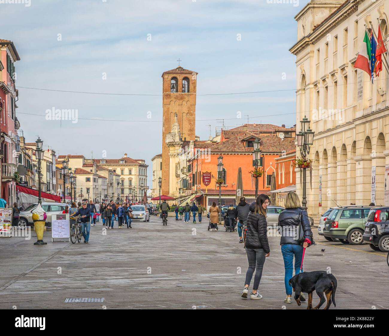 Colorful street scene in italy hi-res stock photography and images - Alamy