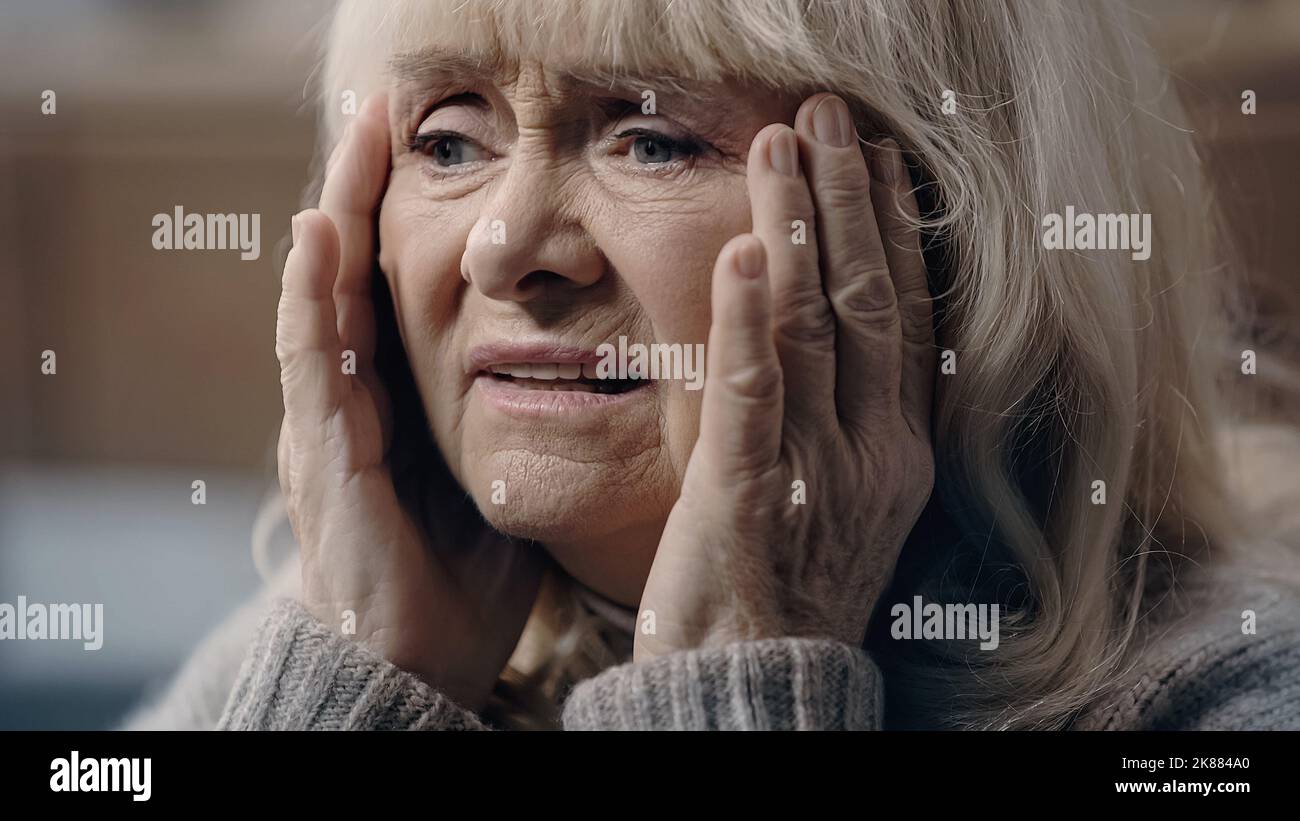Elderly woman suffering from dementia hi-res stock photography and ...