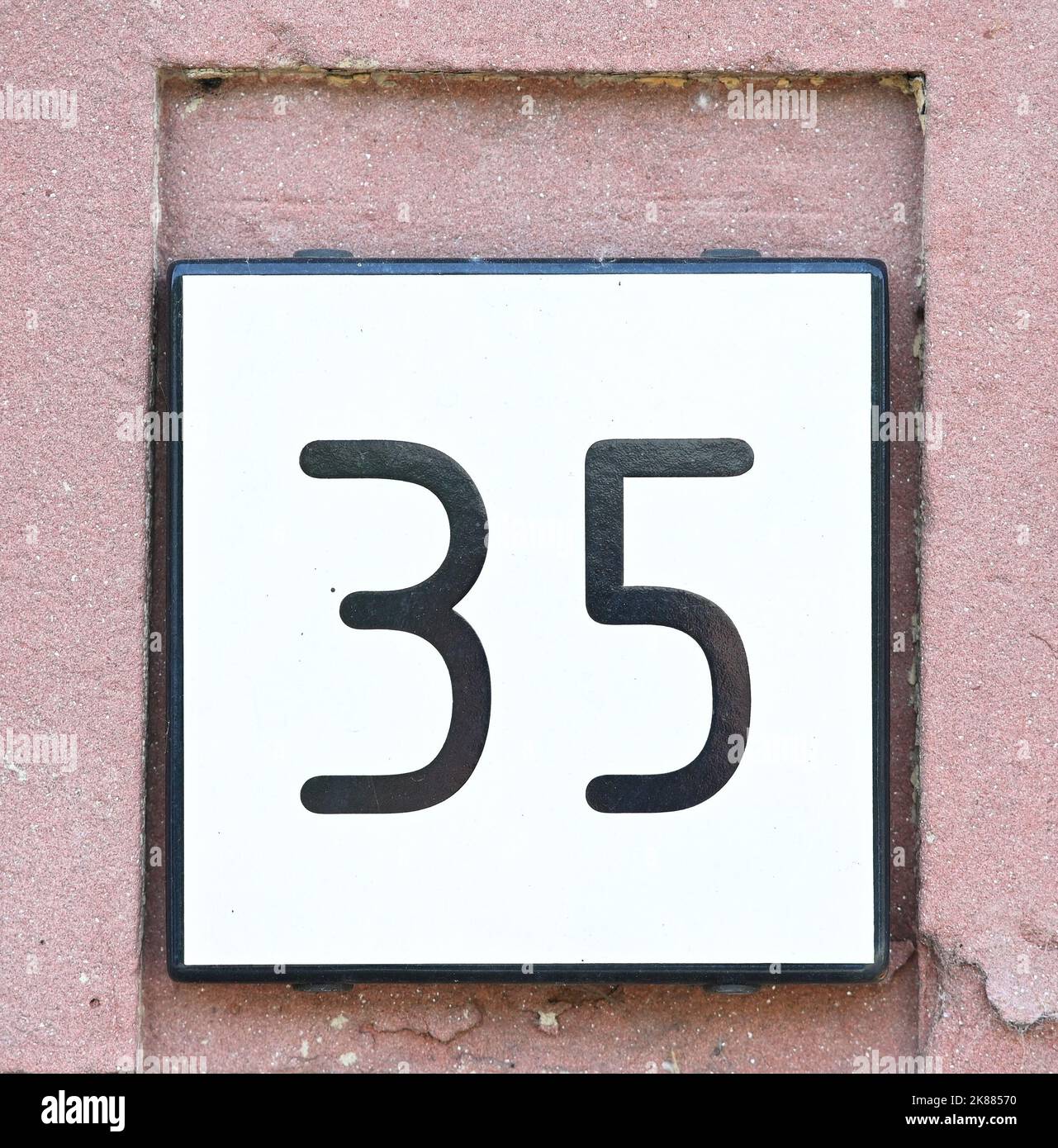 House number 35 sign hi-res stock photography and images - Alamy