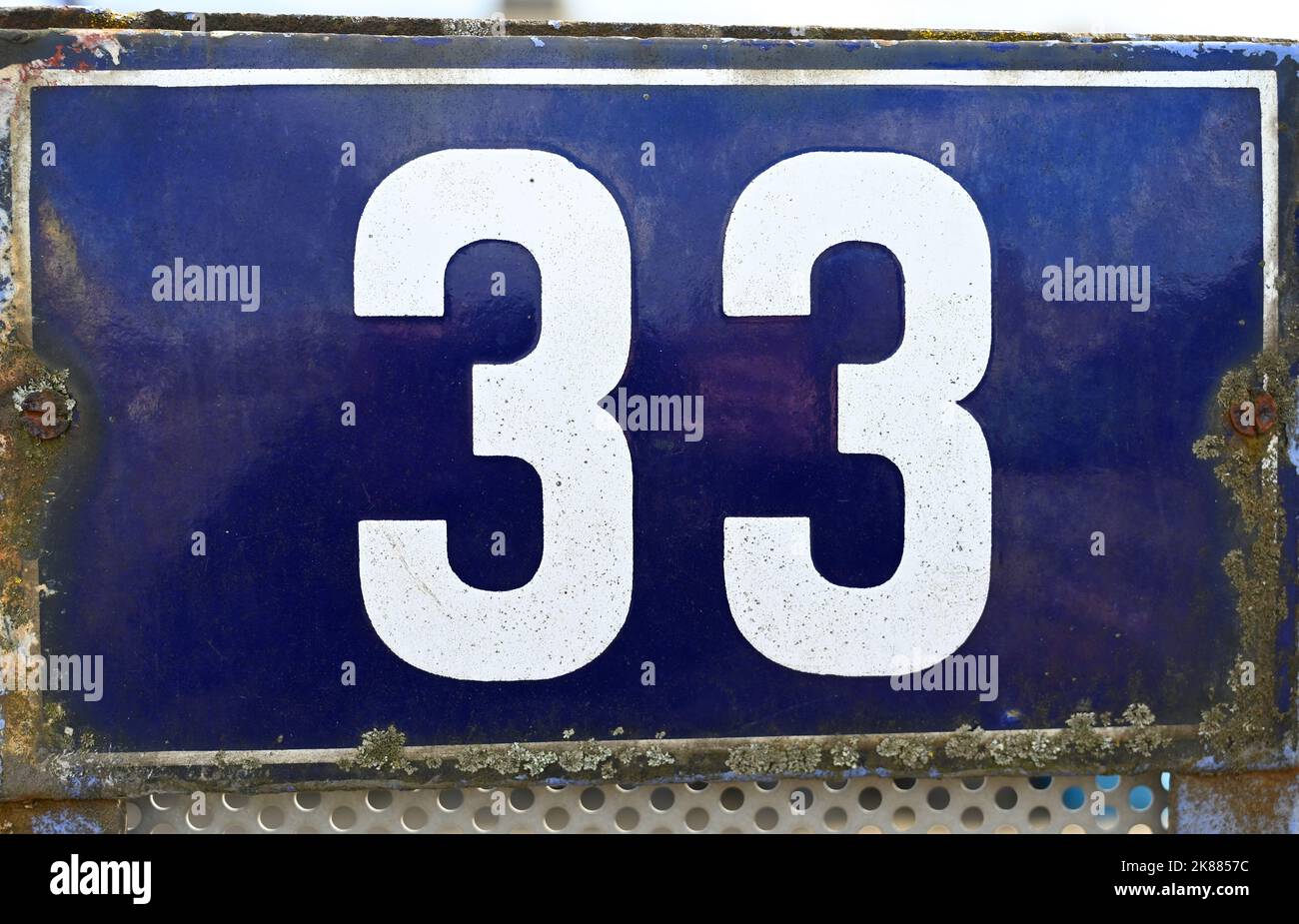 House number 33 sign hi-res stock photography and images - Alamy