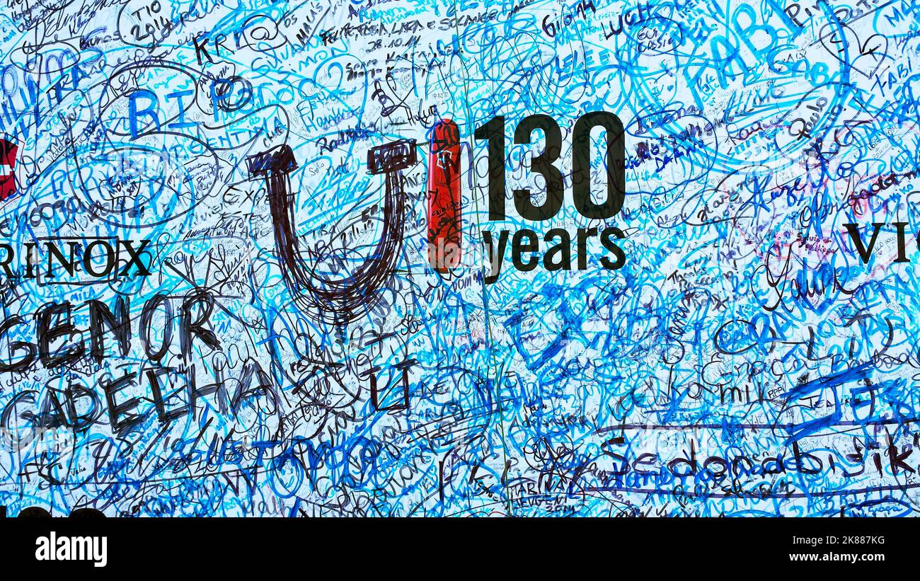 Signatures on wall hi-res stock photography and images - Alamy