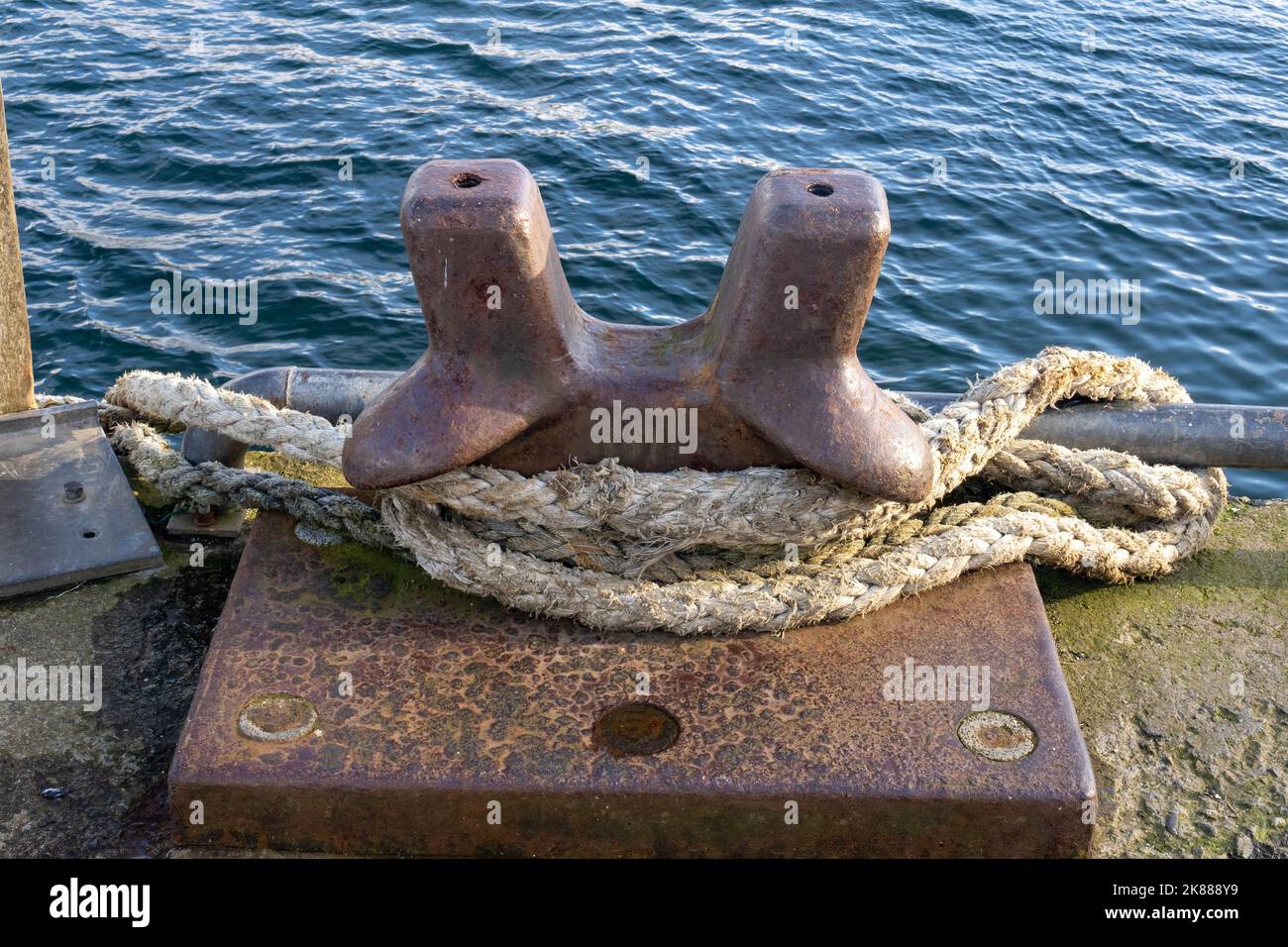 Marine ship mooring bollard with heavy rope on a dock at Portree ...