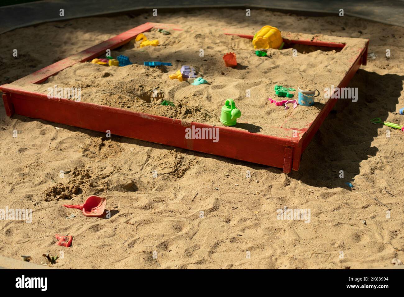 Child bucket spade hi-res stock photography and images - Alamy
