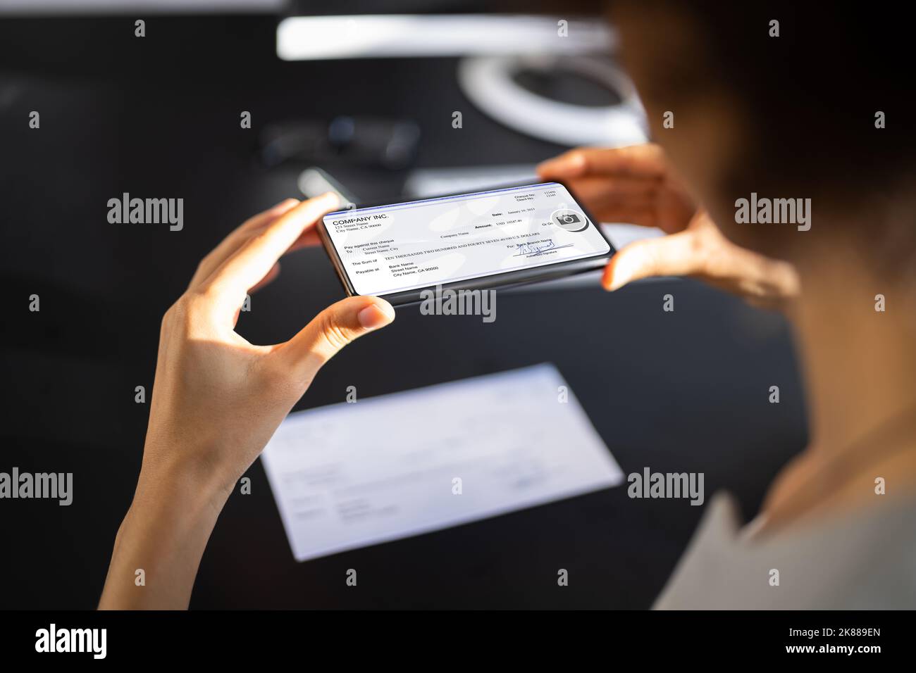 Pay cheque smart phone hi-res stock photography and images - Alamy