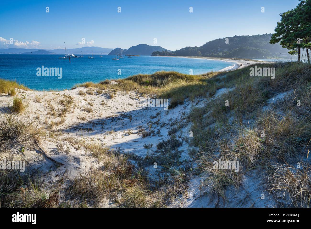 Beautiful Rodas beach in Cies Islands National Park in Vigo, Galicia ...
