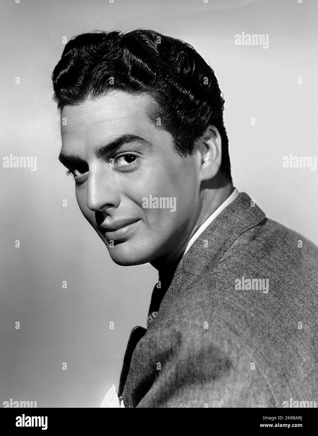 Victor Mature Actor 01 May 1940 **WARNING** This Photograph is for ...