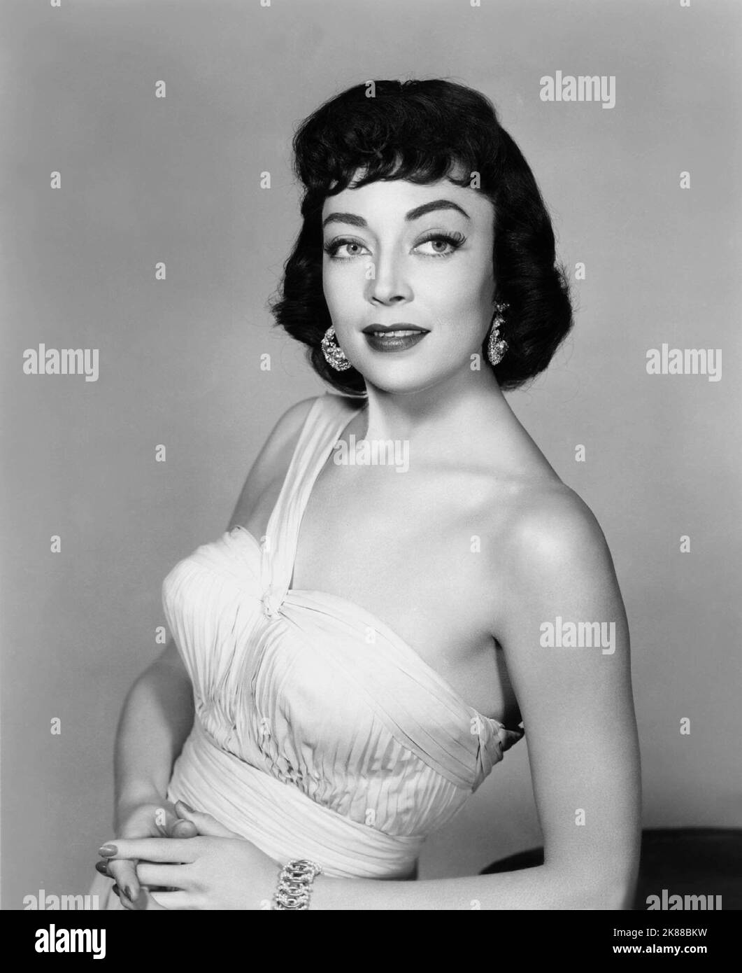 Marie Windsor Actress 01 May 1954 **WARNING** This Photograph is for ...
