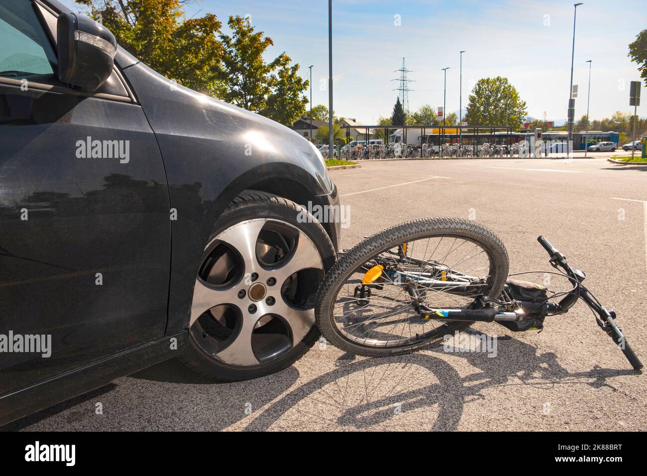 Car cyclist mountain hi-res stock photography and images - Alamy