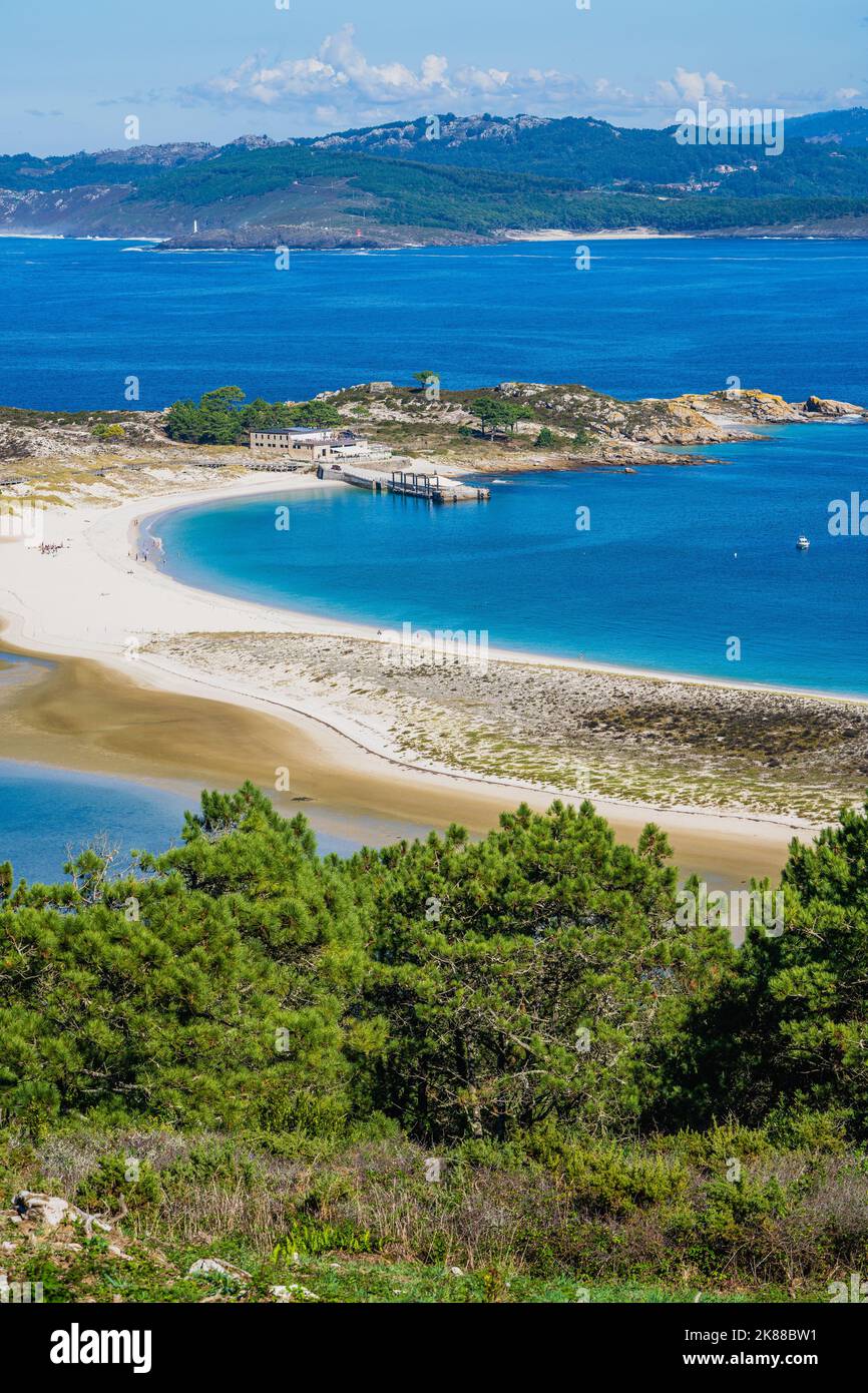 Beautiful Rodas beach in Cies Islands National Park in Vigo, Galicia ...