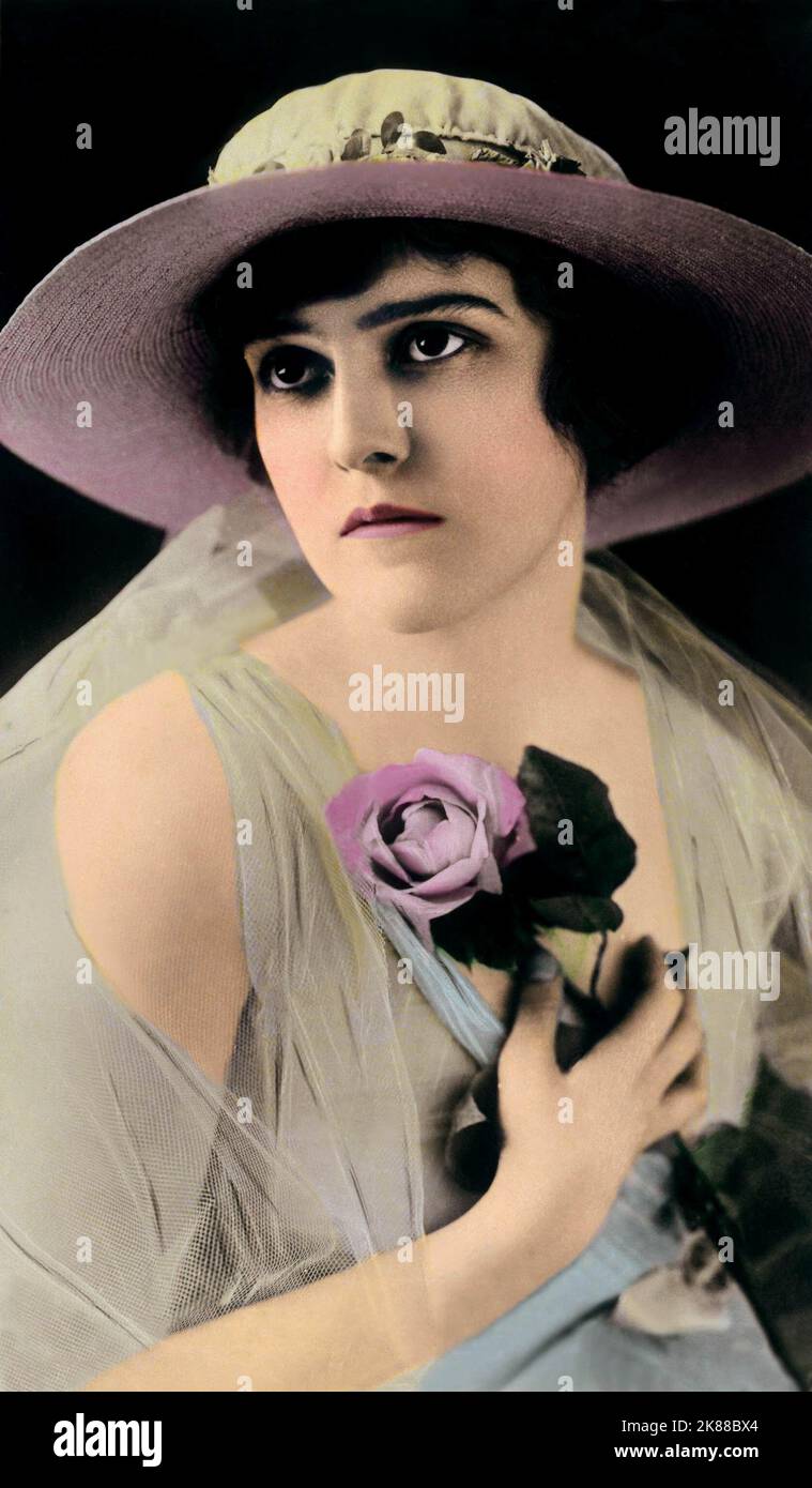 Madge Kennedy Actress 01 May 1926 **WARNING** This Photograph is for ...