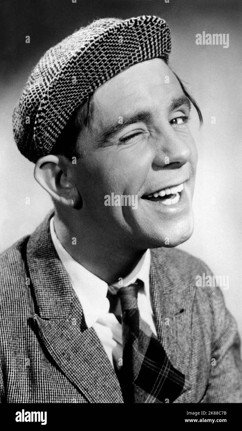Norman Wisdom Actor 01 May 1956 **WARNING** This Photograph is for ...