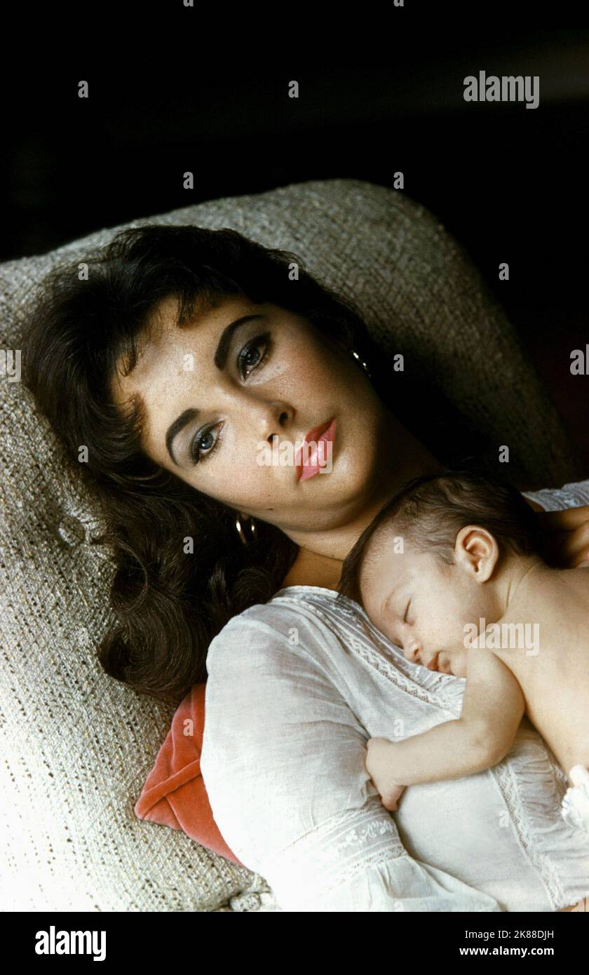 Elizabeth Taylor & Elizabeth 'Liza' Frances Todd Actress With Daughter 01 May 1957 **WARNING ...