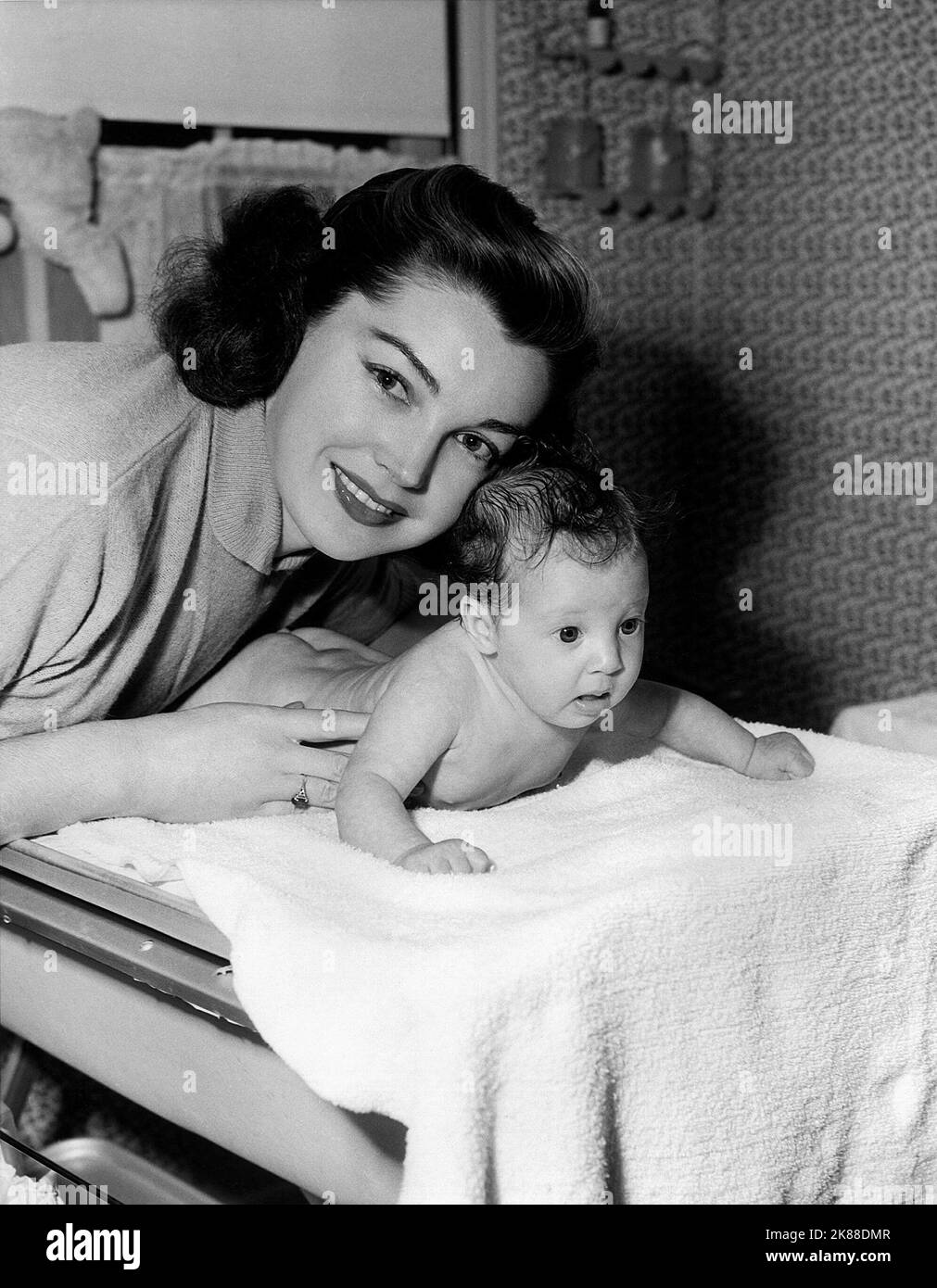 Esther Williams With Daughter Susan Actress 01 May 1953 **WARNING ...