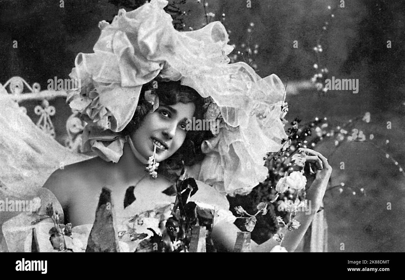 Mistinguett Black and White Stock Photos & Images - Alamy