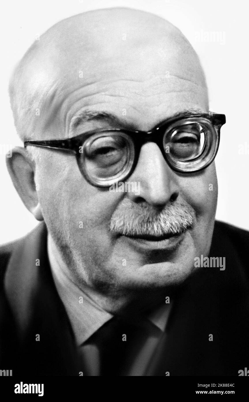 Arnold Zweig Writer 01 May 1957 **WARNING** This Photograph is for ...