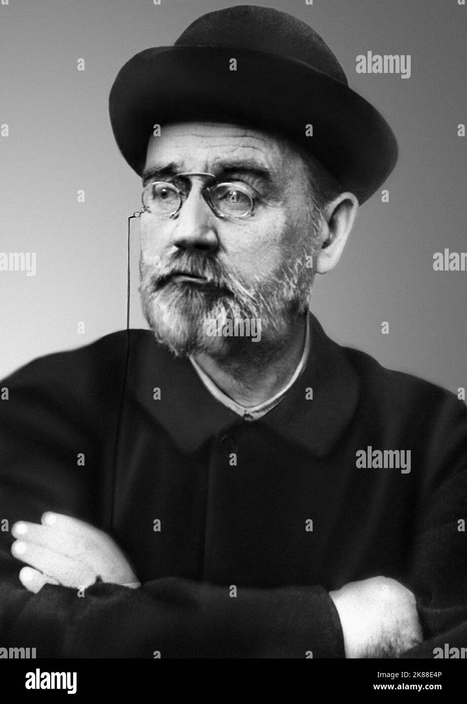 Emile Zola Writer (1840-1902) 01 May 1897 **WARNING** This Photograph ...