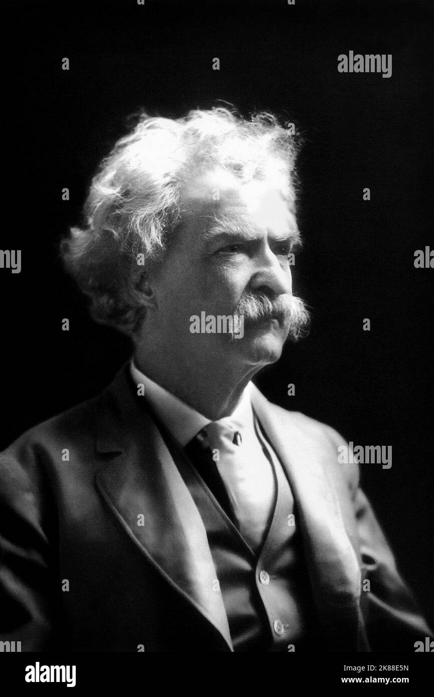 Mark Twain Writer 01 May 1905 **WARNING** This Photograph is for ...
