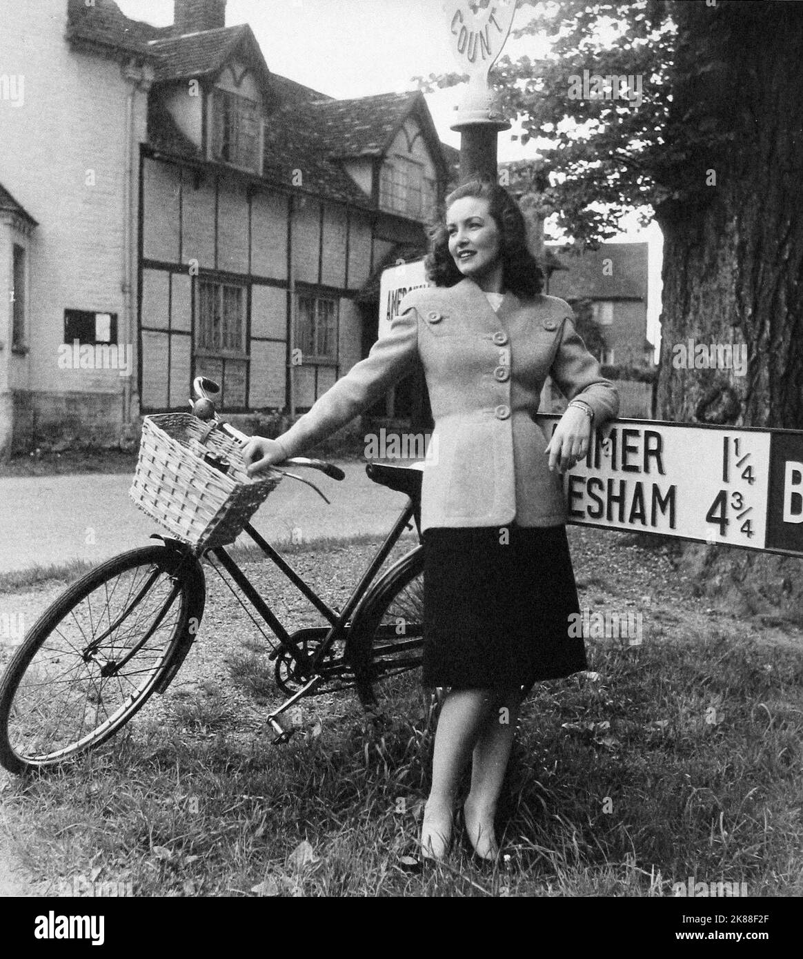 Patricia Roc Actress 01 May 1947 **WARNING** This Photograph is for ...