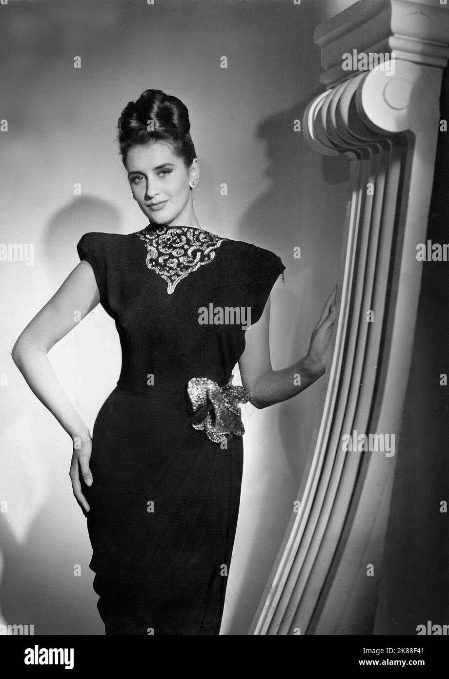 Unknown Actress Actress 01 May 1946 **WARNING** This Photograph is for ...