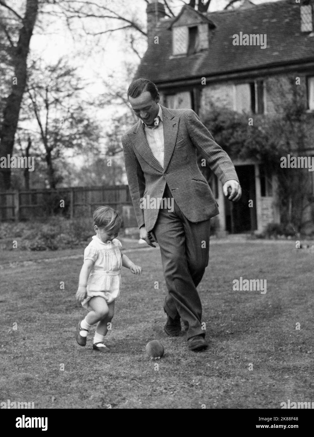 David Niven & Boy Actor 01 May 1947 **WARNING** This Photograph is for ...
