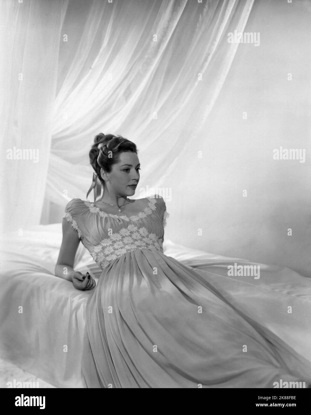Sandra Dorne Actress 01 May 1947 **WARNING** This Photograph is for ...
