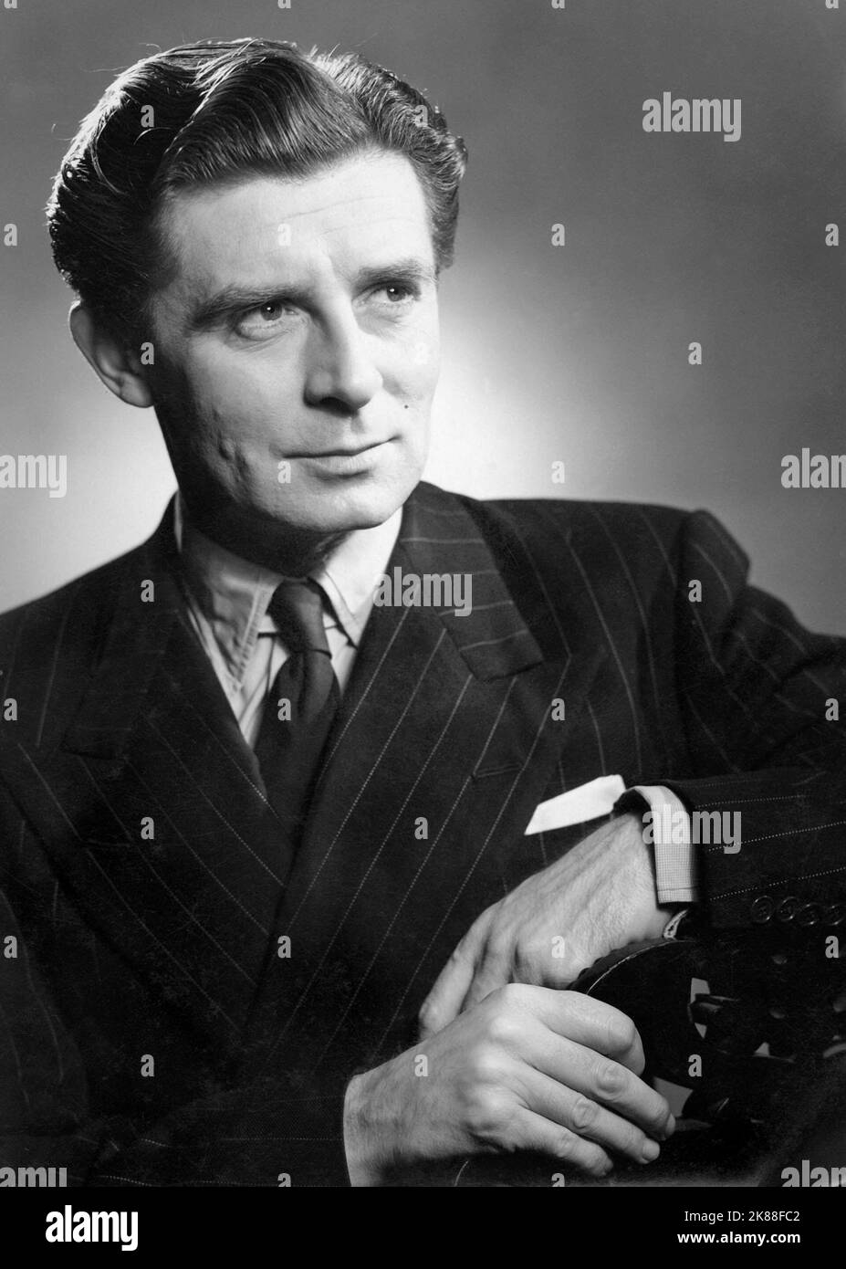 Derrick De Marney Actor 20 May 1947 **WARNING** This Photograph is for ...