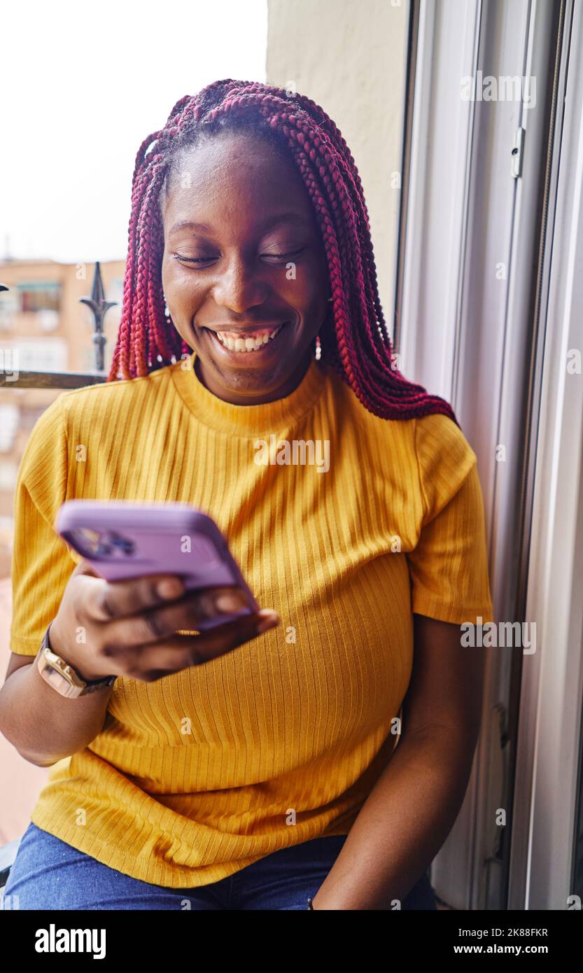 Technology african american hi-res stock photography and images - Alamy
