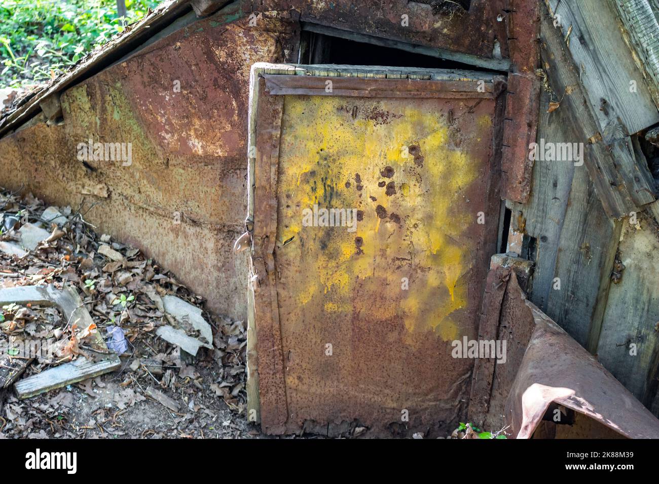 Abandoned cellar hi-res stock photography and images - Alamy