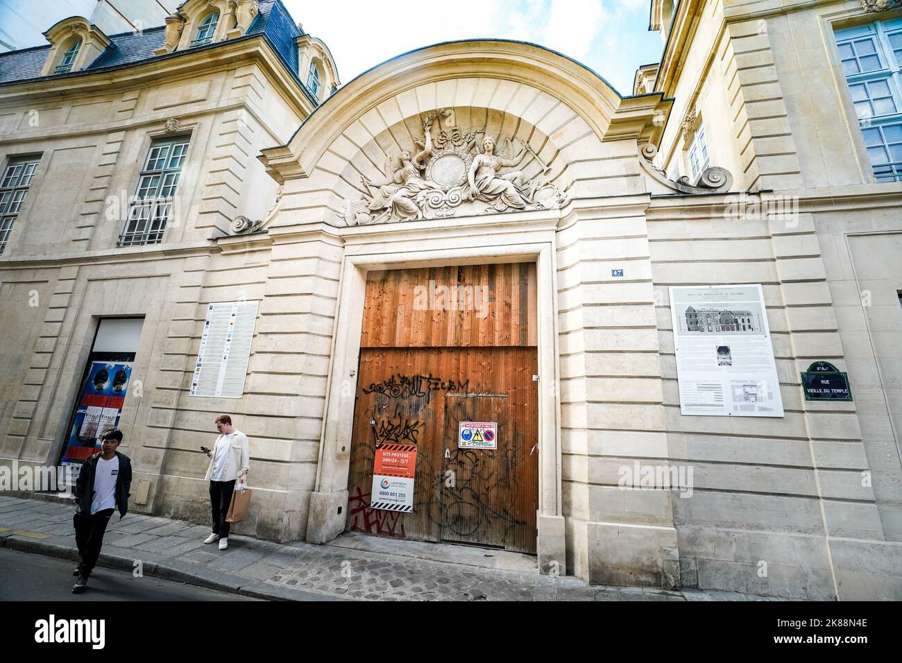 Unidentified random Parisian people and locations in the streets of ...