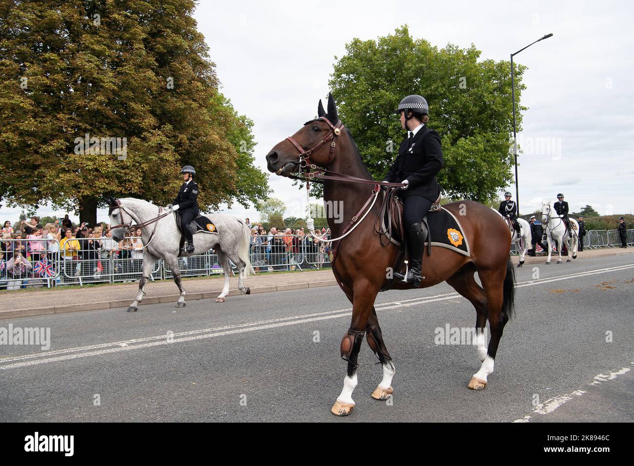 Windsor, Berkshire, UK. 19th September, 2022. Mounted Police including Thames Valley Police ...