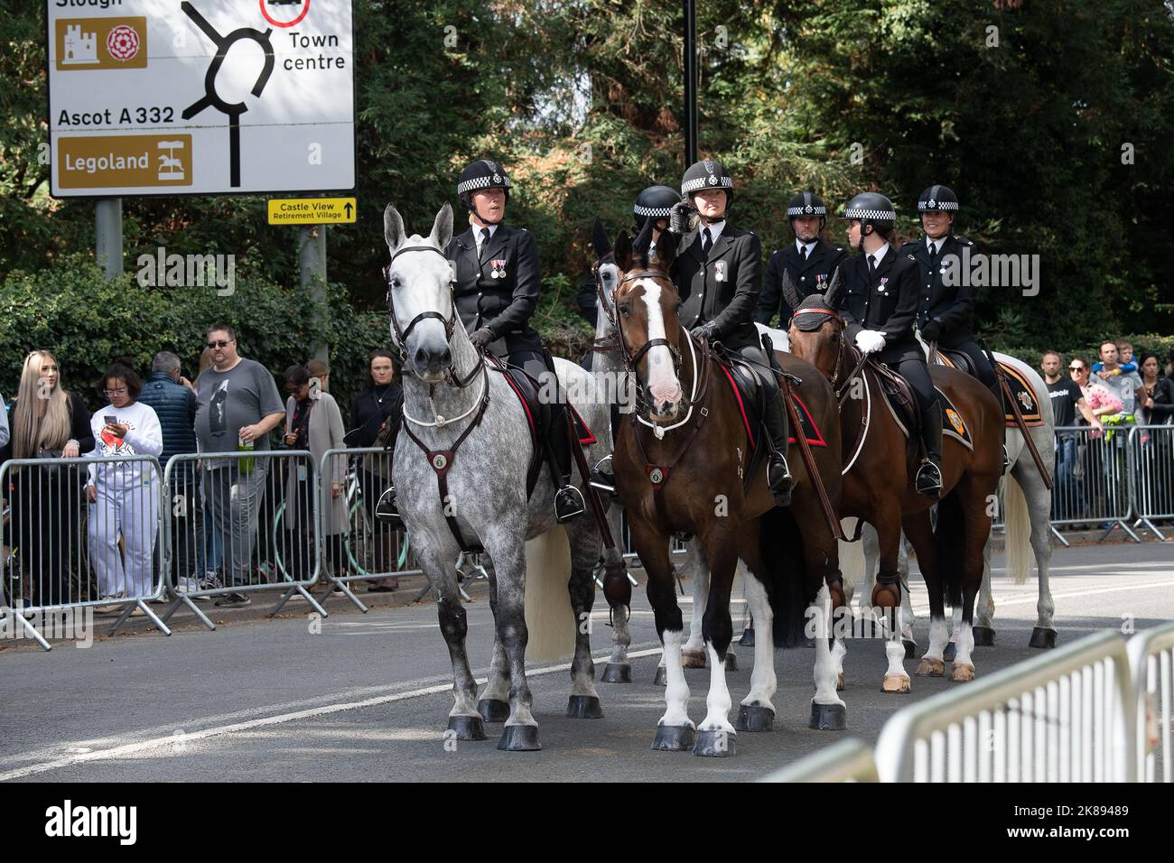 Windsor, Berkshire, UK. 19th September, 2022. Mounted Police including Thames Valley Police ...