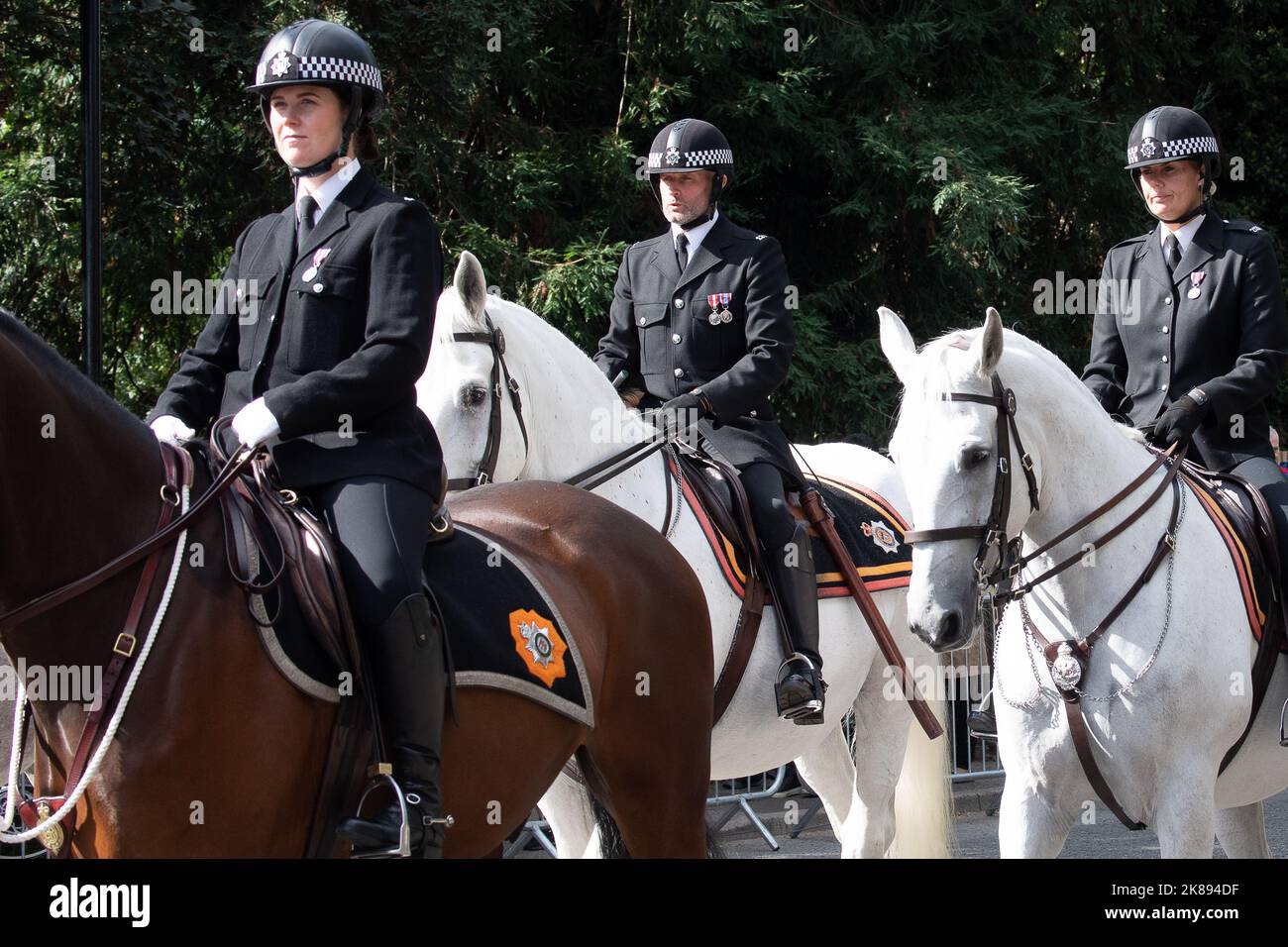 Windsor, Berkshire, UK. 19th September, 2022. Mounted Police including Thames Valley Police ...