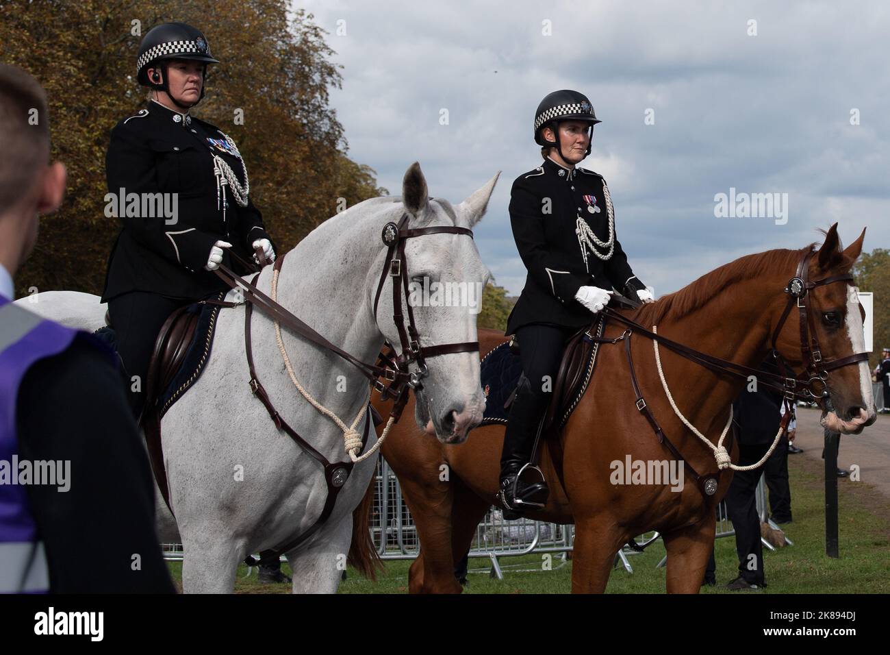 Windsor, Berkshire, UK. 19th September, 2022. Mounted Police including Thames Valley Police ...