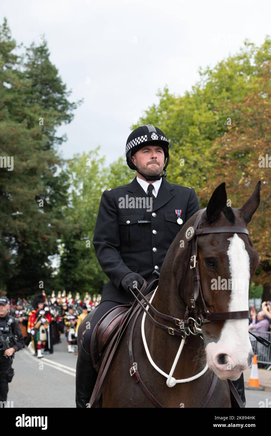 Windsor, Berkshire, UK. 19th September, 2022. Mounted Police including Thames Valley Police ...