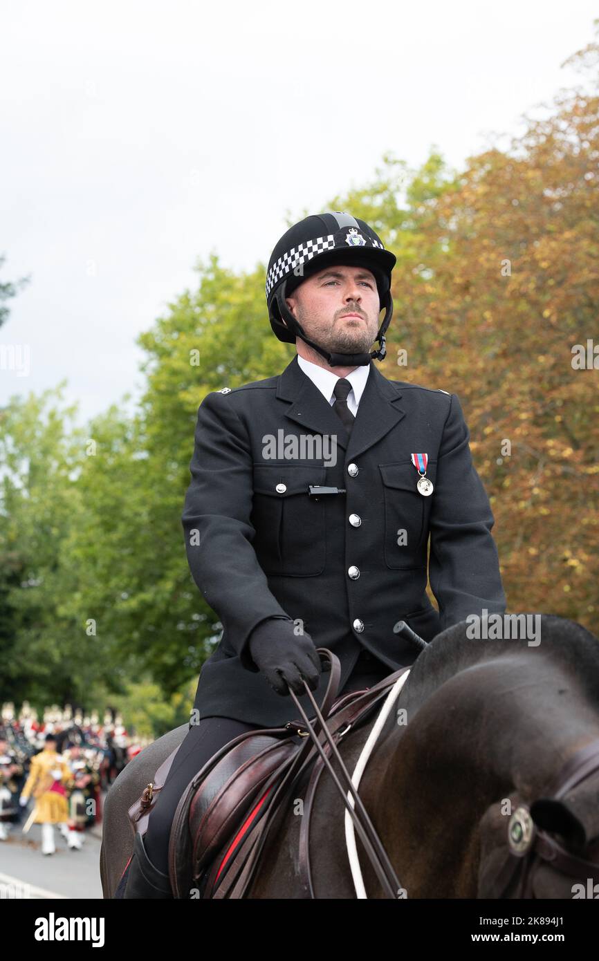 Windsor, Berkshire, UK. 19th September, 2022. Mounted Police including Thames Valley Police ...