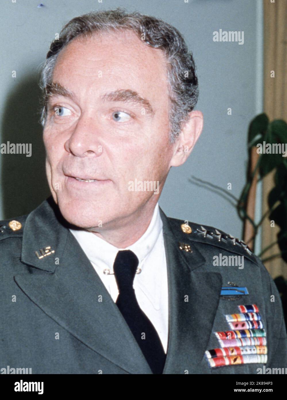 Silver star with oak leaf cluster hi-res stock photography and images ...