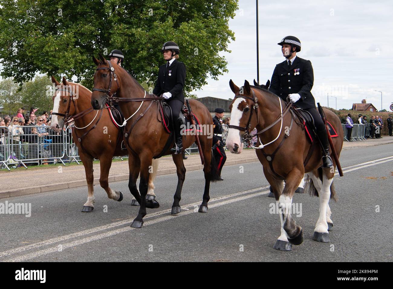 Windsor, Berkshire, UK. 19th September, 2022. Mounted Police including Thames Valley Police ...