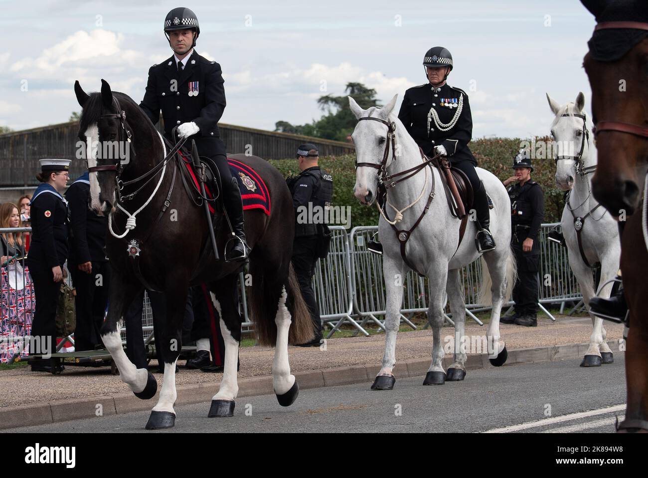 Windsor, Berkshire, UK. 19th September, 2022. Mounted Police including Thames Valley Police ...