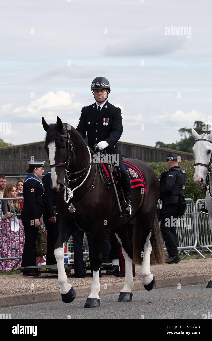 Windsor, Berkshire, UK. 19th September, 2022. Mounted Police including Thames Valley Police ...