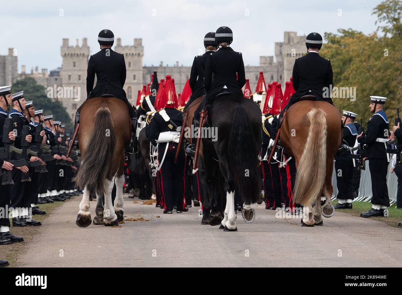 Windsor, Berkshire, UK. 19th September, 2022. Mounted Police including Thames Valley Police ...