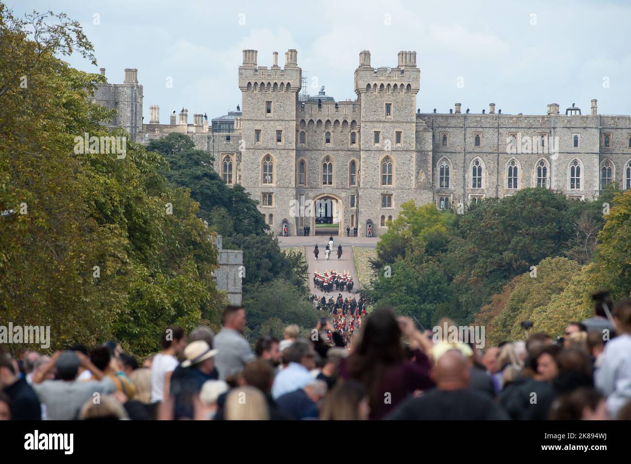 Windsor, Berkshire, UK. 19th September, 2022. Mounted Police including Thames Valley Police ...
