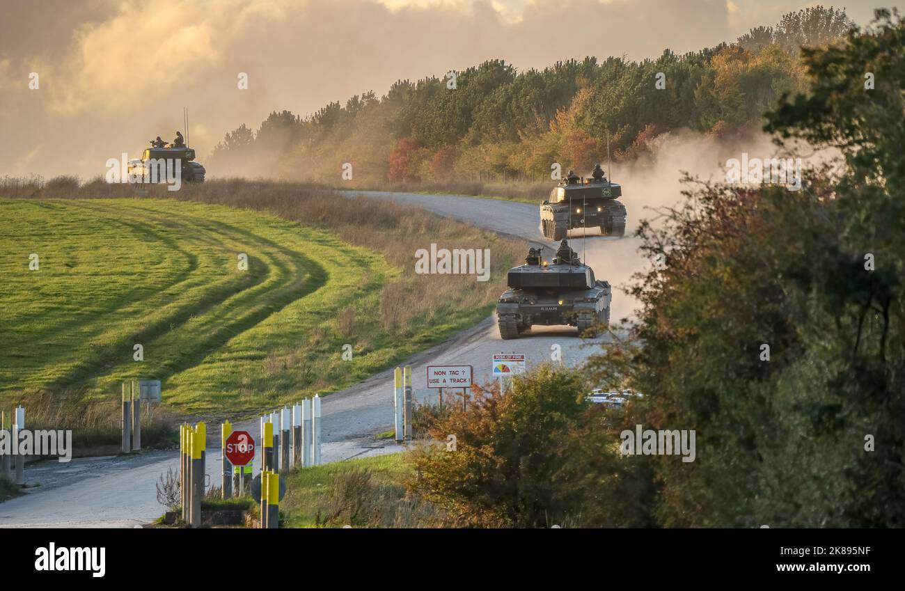 British army FV4034 Challenger 2 ii main battle tanks descend a country ...