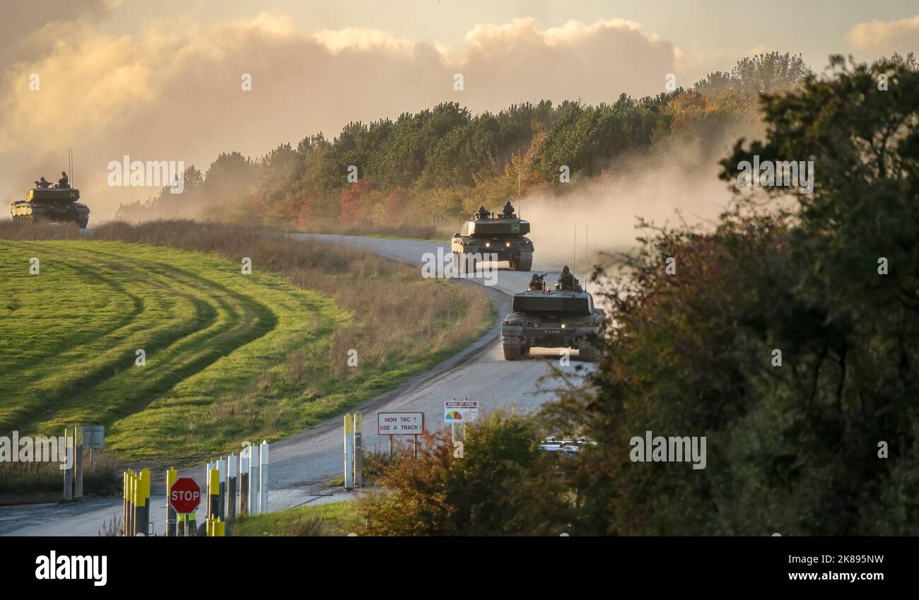 British army FV4034 Challenger 2 ii main battle tanks descend a country ...