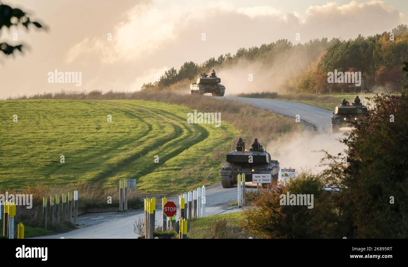 British army FV4034 Challenger 2 ii main battle tanks descend a country ...