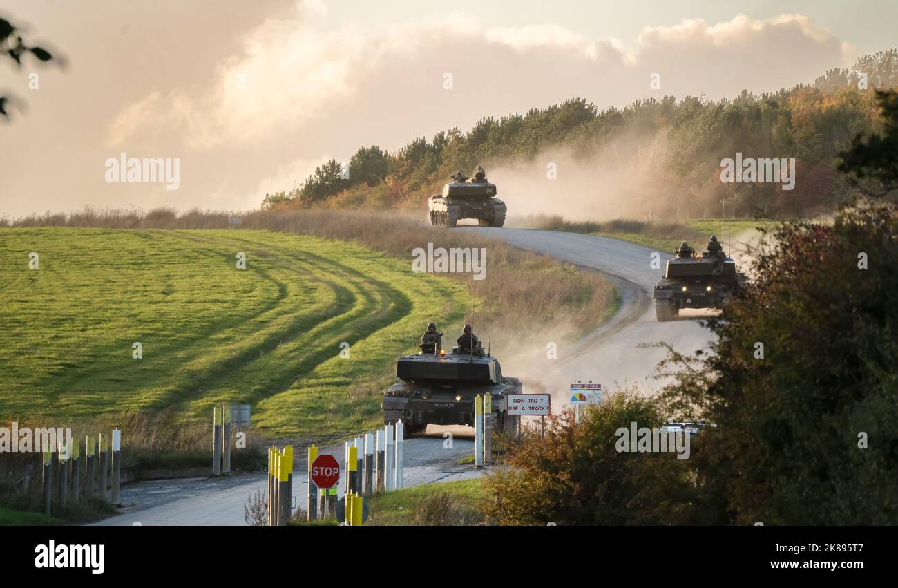 British army FV4034 Challenger 2 ii main battle tanks descend a country ...